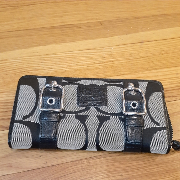Coach | Bags | Coach Wallet Signature C Zip Around Os Black Coach ...